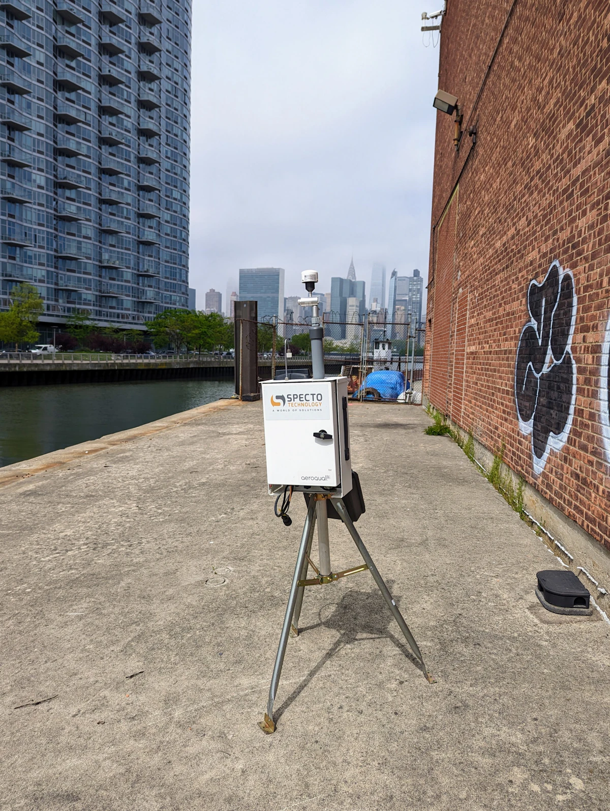 Perimeter monitoring during a waterfront stabilization project